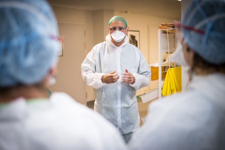 M. Paul Mousel visite les différents services d’hospitalisation dédiés ...