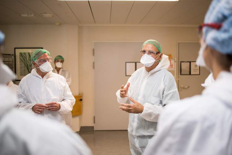 M. Paul Mousel visite les différents services d’hospitalisation dédiés ...
