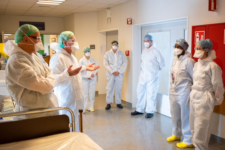 M. Paul Mousel visite les différents services d’hospitalisation dédiés ...