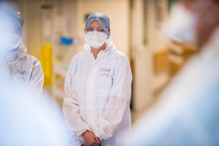 M. Paul Mousel visite les différents services d’hospitalisation dédiés ...