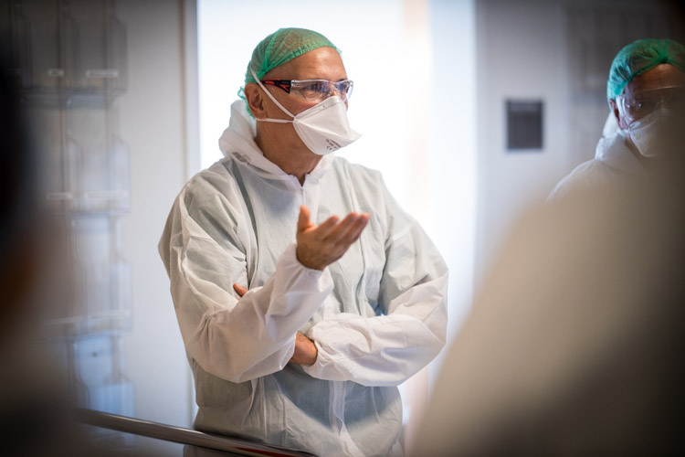 M. Paul Mousel visite les différents services d’hospitalisation dédiés ...