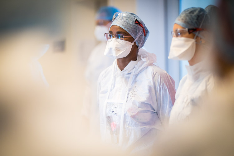 M. Paul Mousel visite les différents services d’hospitalisation dédiés ...